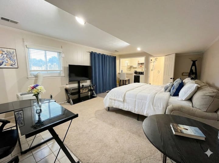 A Comfy Home Away From Home. - 컬럼비아