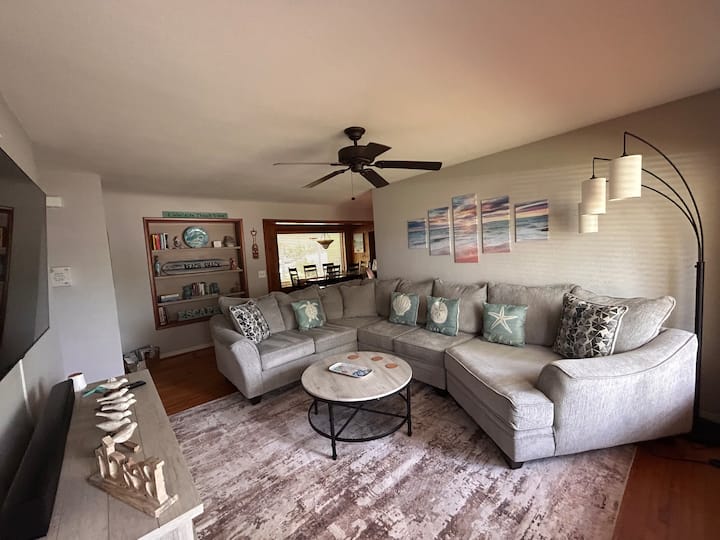 Cozy And Spacious! 10 Mins To The Beach & Speedway - Daytona Beach, FL