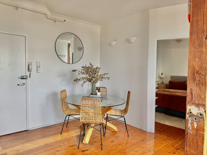 Welcome To Burt’s Den. - Surry Hills