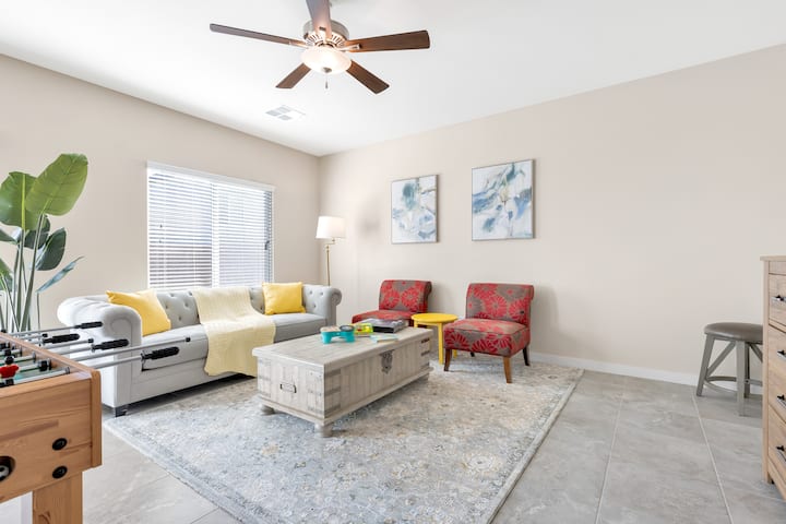 Modern Family Vacation Pet-friendly Fast Network - Las Vegas, NV