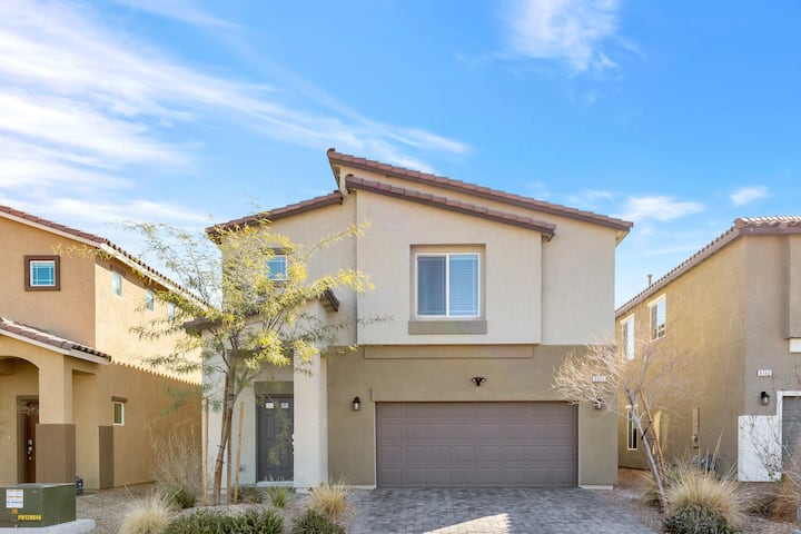 Modern Family Vacation Pet-friendly Fast Network - Las Vegas Strip, NV