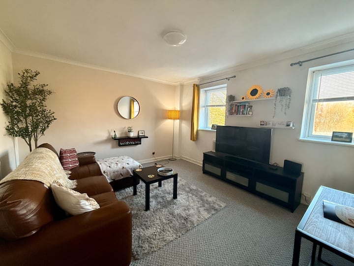 Pet Friendly - 2nd Floor Flat - Noon Check Out - Carlisle