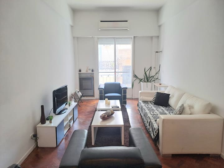 Departamento Amplio Y Moderno En Centro Historico. - Buenos Aires