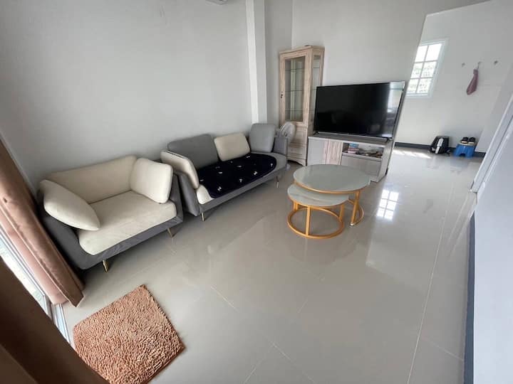 บ้านพักหลังโรบินสันบุรีรัมย์By Nut - Buri Ram