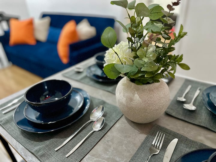 Modern Trafford Suite W/ Free Parking & 65” Tv! - Manchester