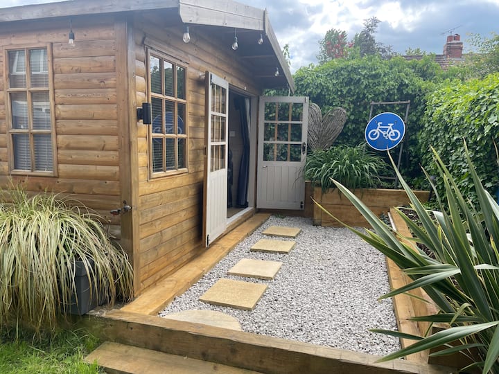 Cosy Cabin - Stockport