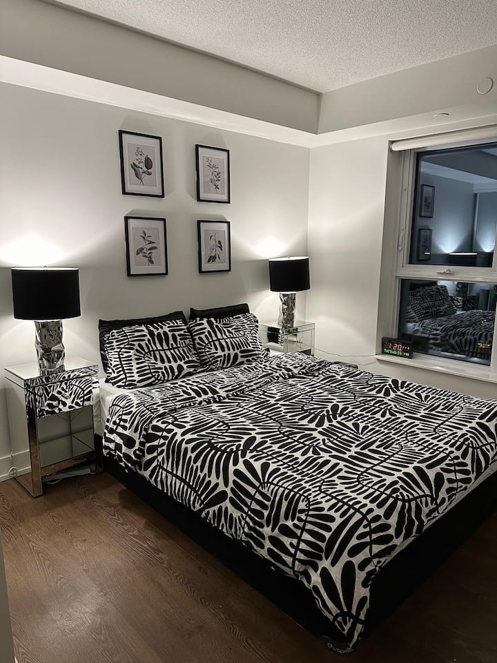 1 Bed+den Luxry Private Condo Apptment Nxt Totrain - Toronto