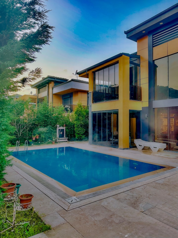 Isıtmalı Havuz – Geniş Gruplara Uygun Lüks Villa - Sapanca