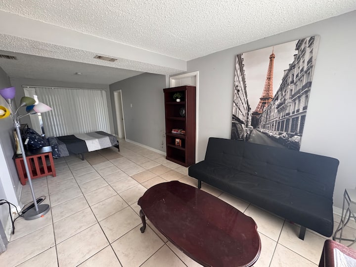 Peaceful Bungalow - Melbourne, FL