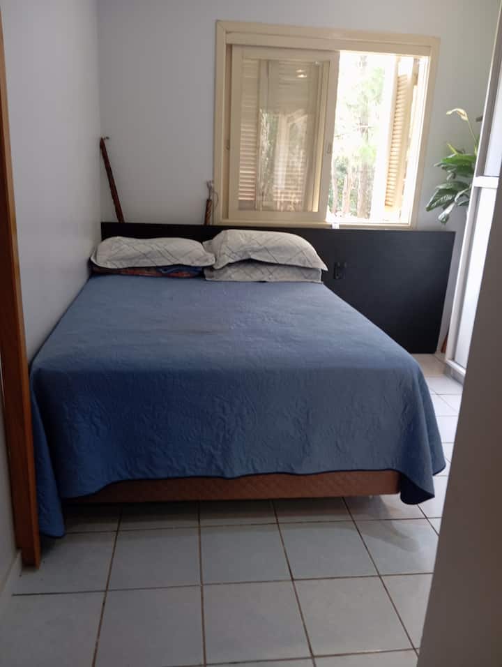Locação De Um Quarto Suíte Casal - Colinas