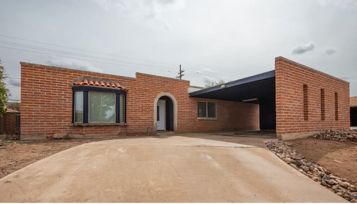 Rolling Hills Haus-east Side Tucson - Tucson, AZ