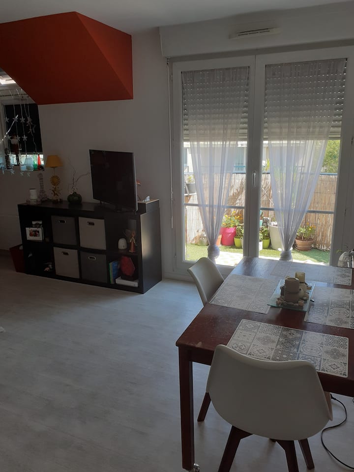 2 Pièces Avec Petit Balcon Fleuri - Poissy
