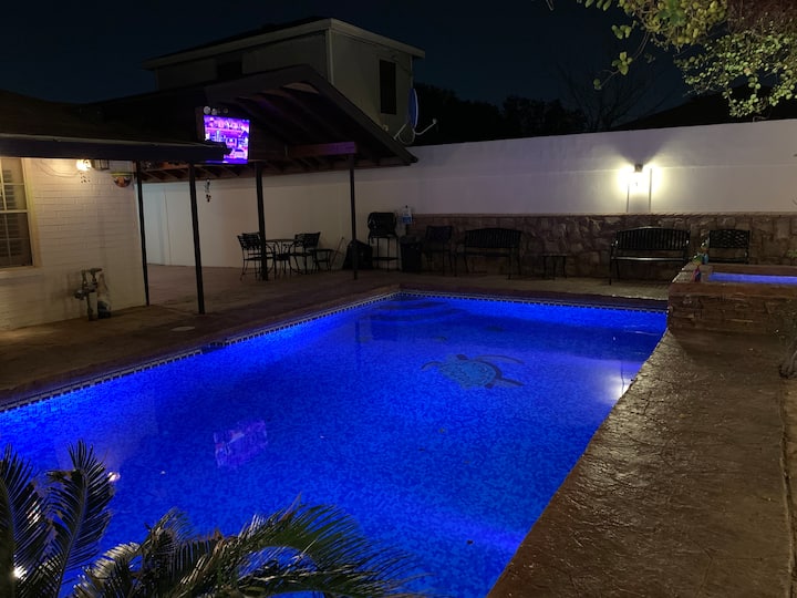 Disfruta Casa Con Alberca! - Laredo, TX