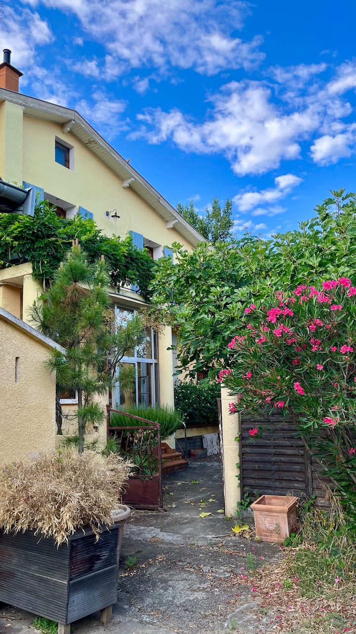 Petite Maison Cosy Et Arborée Avec Jardin Privé - La Confluence - Lyon