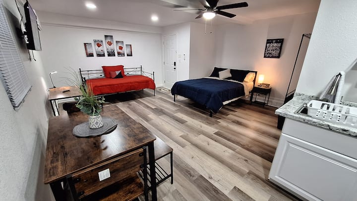 Stylish&private Studioapt Dfw. Stays 30+days Only! - Irving, TX