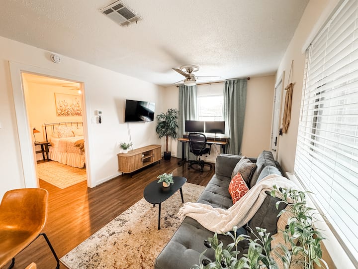 Guesthouse W/private Yard In Greater Heights - Independence Heights - Houston