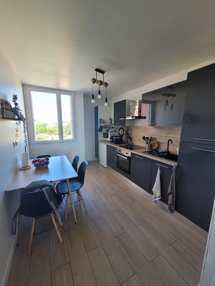 15 Min Des Plages, Grand T3 Vue Dégagée + Clim - ibis Montpellier Centre Comedie