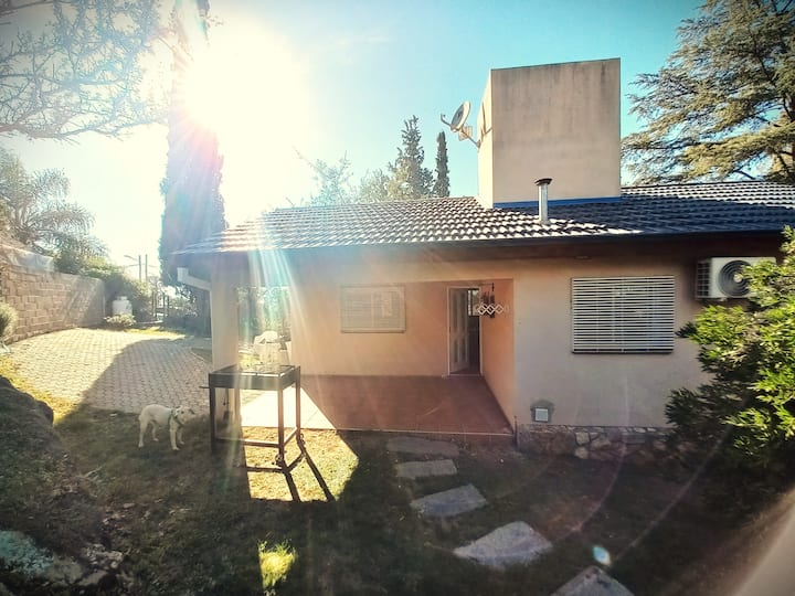 Cabaña Te Recibe Con Picada Serrana De Bienvenida. - Villa Carlos Paz