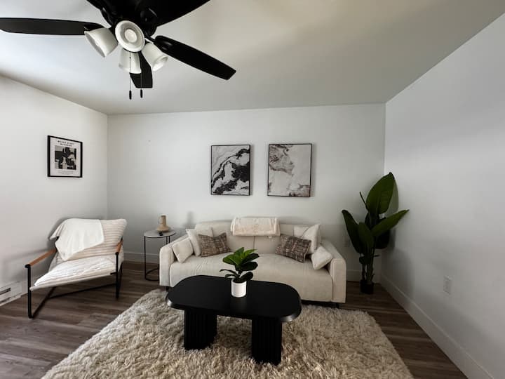 Apartment 5 Min From Downtown - Bangor, ME