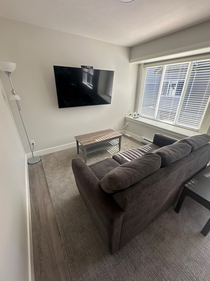 Upper Suite Coach Near Lec Tbird Shw Prk, Central - Surrey