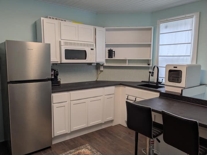 1 Bed & Den Tiny House In Uptown - 세인트존