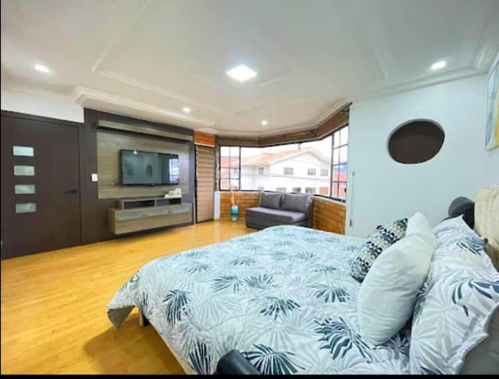 Mega Airbnb Cerca De Todo Con 3 Parqueos - Cuenca