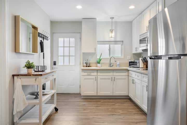 Thousand Oaks Charming 2br Guesthouse Private Yard - Thousand Oaks, CA