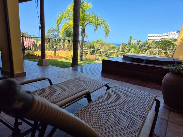 Umhlanga Escape • Ocean Views + Outdoor Hot Tub - uMhlanga