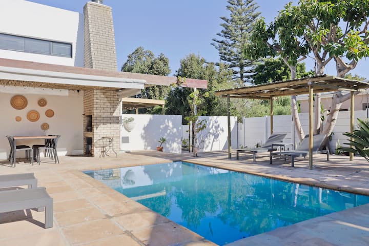 Coastal Hideaways | The Cottage - Parklands