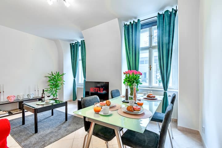 Unique Historic Palace Apartment - Bratislava