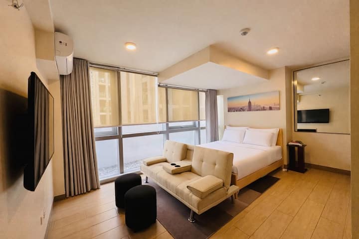 Cozy Queen Bed Studio + Netflix - Quezon City
