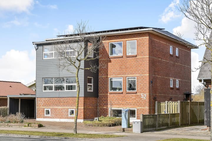 Stilfuld Ny Istandsat Lejlighed - Esbjerg