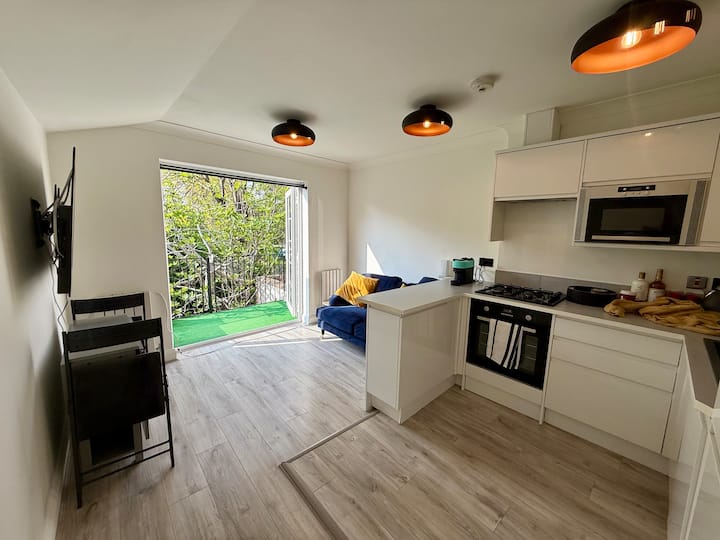 Stylish 1-bed W/ Terrace – Fulham Period Home - Fulham