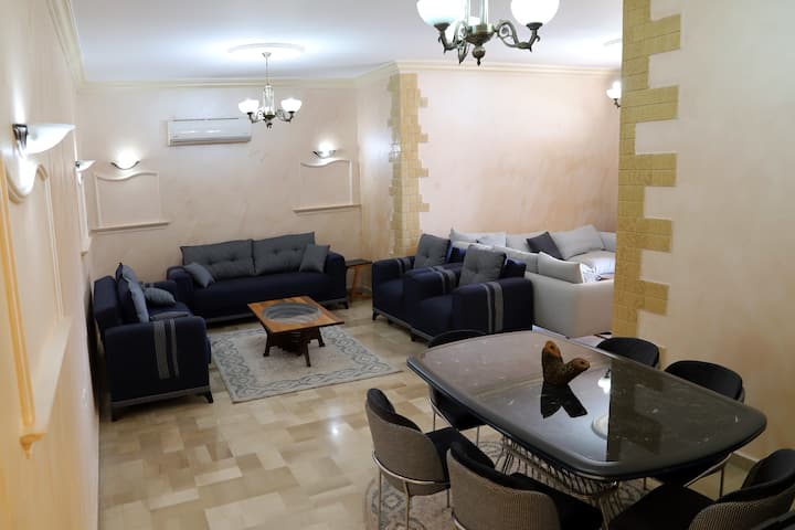 Well-located, Stylish Apartment - Aqaba