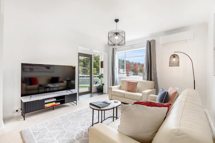 Central Hobart Base · Parking + Fast Wifi 2br - Hobart