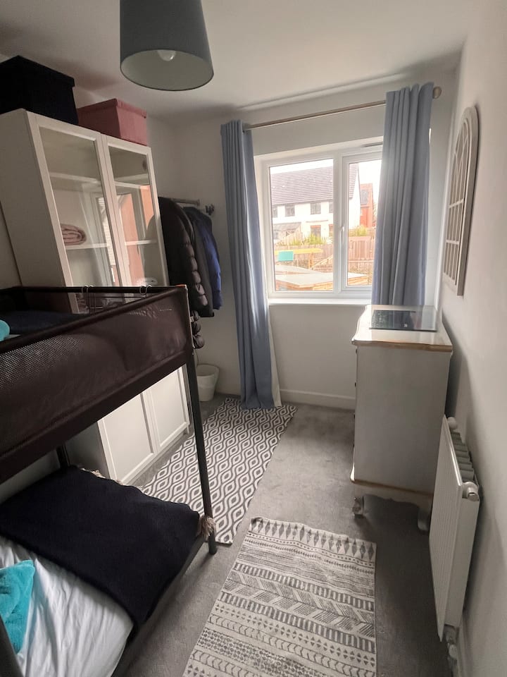Modern Home By The Sea - Bedroom 2 - Budleigh Salterton