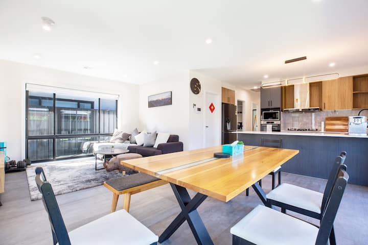 Modern 3b House, Pet Friendly Close Nature Reserve - National Folk Festival, Gungahlin