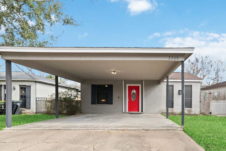 Moon Clan Stay - Pearland, TX