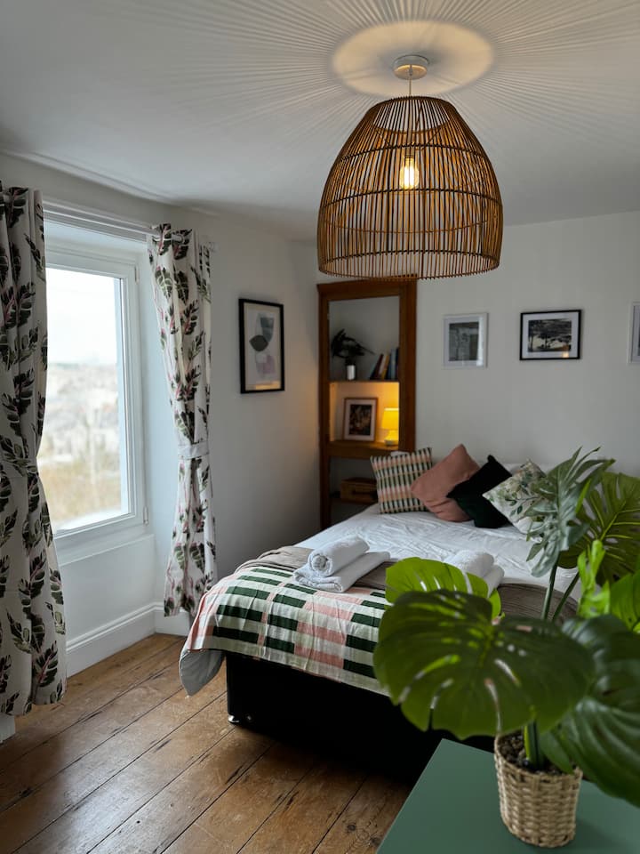 2 Bed Townhouse With Log Burner - Pembroke Dock