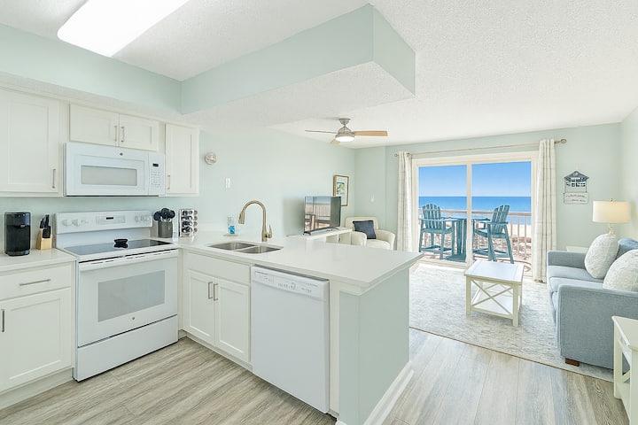 Gorgeous Beach Front Views + Kingbed+pool/hot Tub! - Gulf Shores, AL