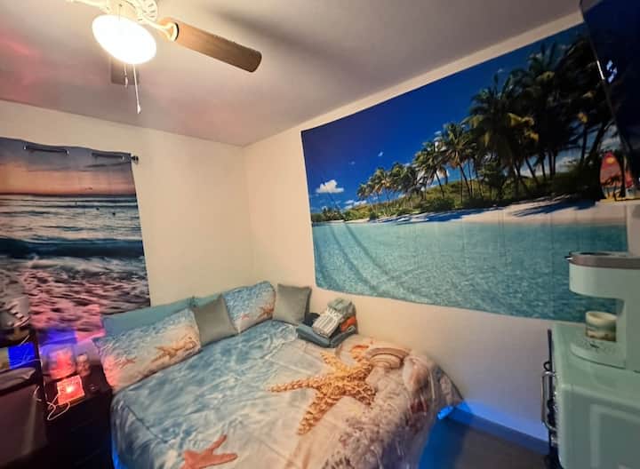 Beach Themed Private Bedroom - Santa Clarita, CA