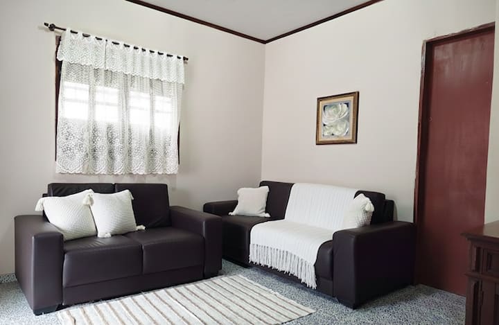 Casa  Espaçosa A 600m/praia – Ideal Para Relaxar - Itaoca