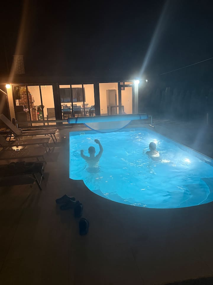Camera Dubla King - Novaci