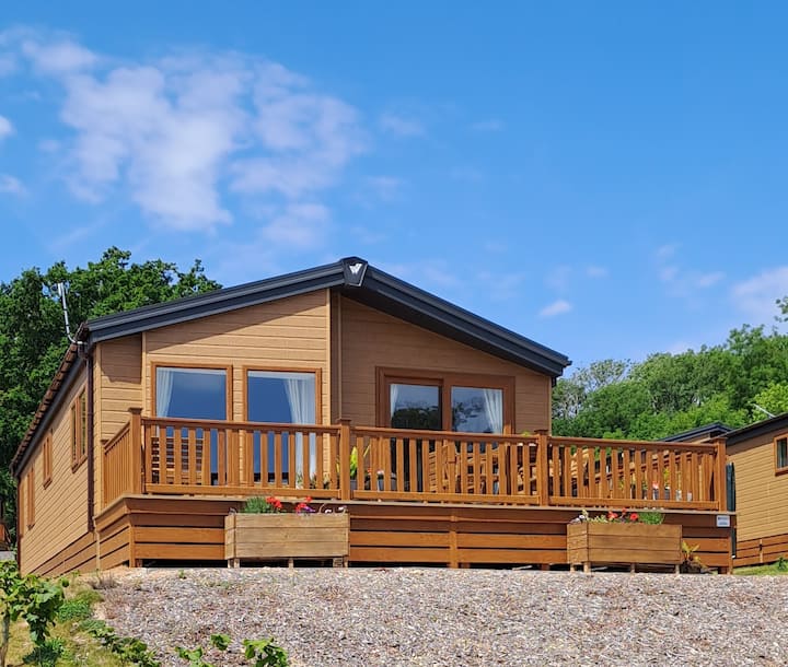 Luxury Lodge In A Tranquil Park Setting - Isle of Wight