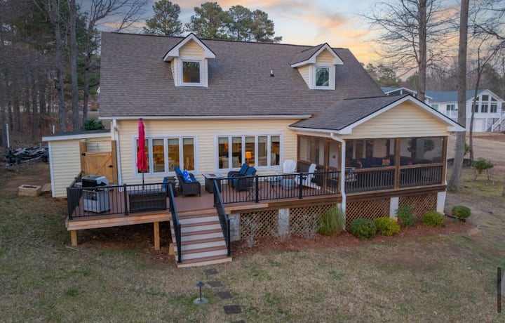 Waterfront 4br | Fire Pit & Views | Sleeps 12 - Lake Gaston