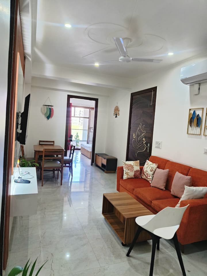 Scenic View Apartment - New Delhi