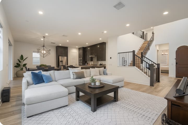 185 Luxury Gated Retreat | 5br, Pool & Spa - Santa Clarita, CA