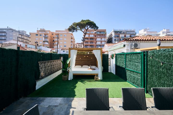 Costa Brava Escape For 7 · Terrace /Steps To Beach - Blanes