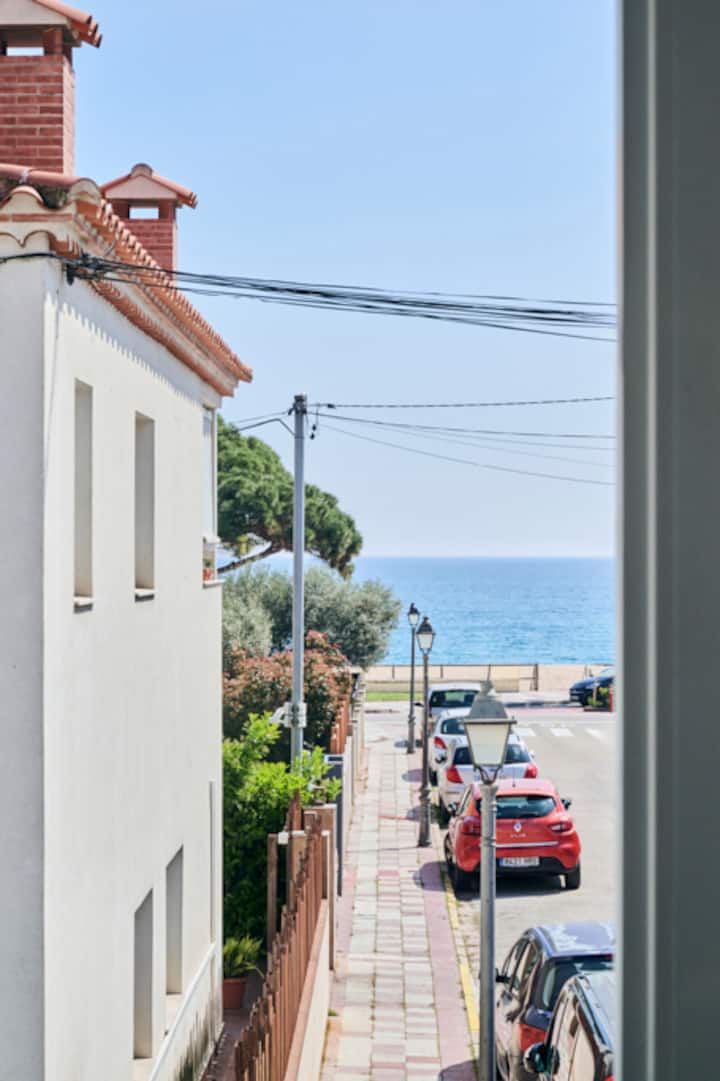 Bright 2-floor Home, 1 Min Blanes Beach | Sleeps 6 - Santa Susanna