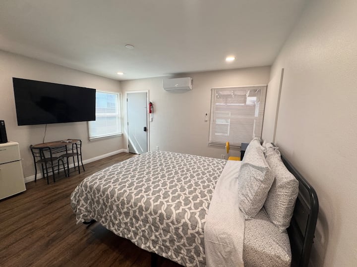 Free Parking Private Room P Barh - El Monte, CA